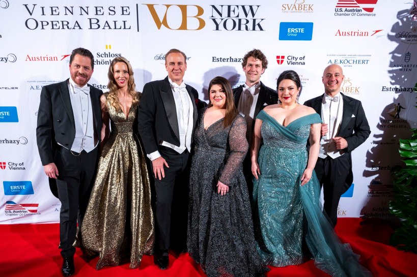 Photos – Viennese Opera Ball