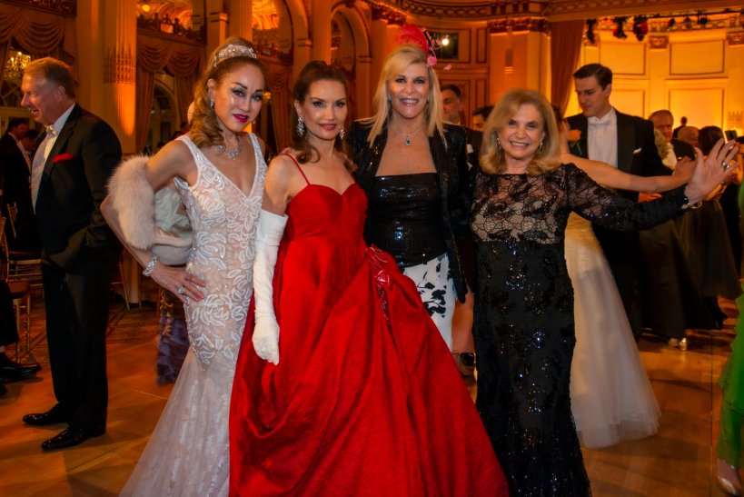 Photos – Viennese Opera Ball